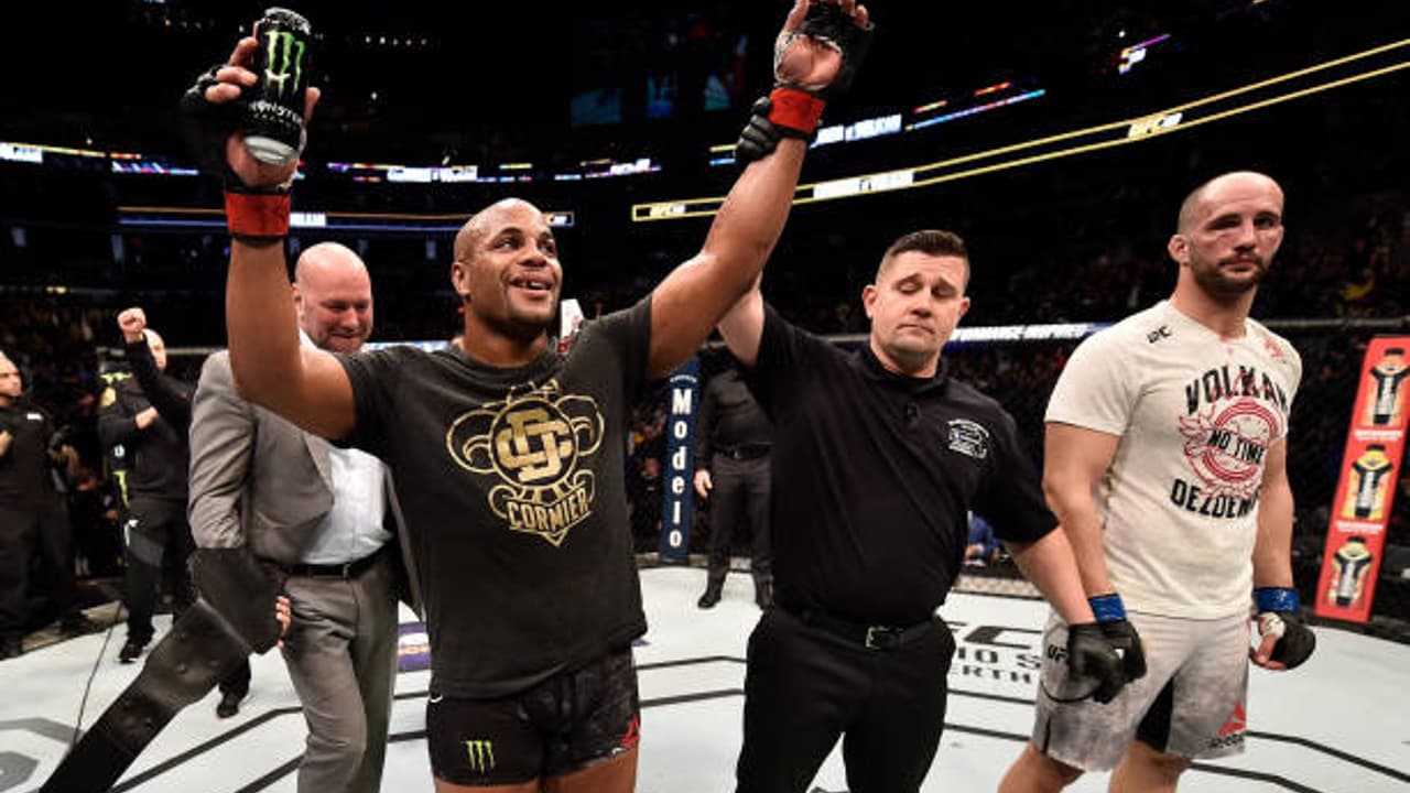 Daniel Cormier nocauteia Volkan e mantém o título no UFC 220 - Lance!