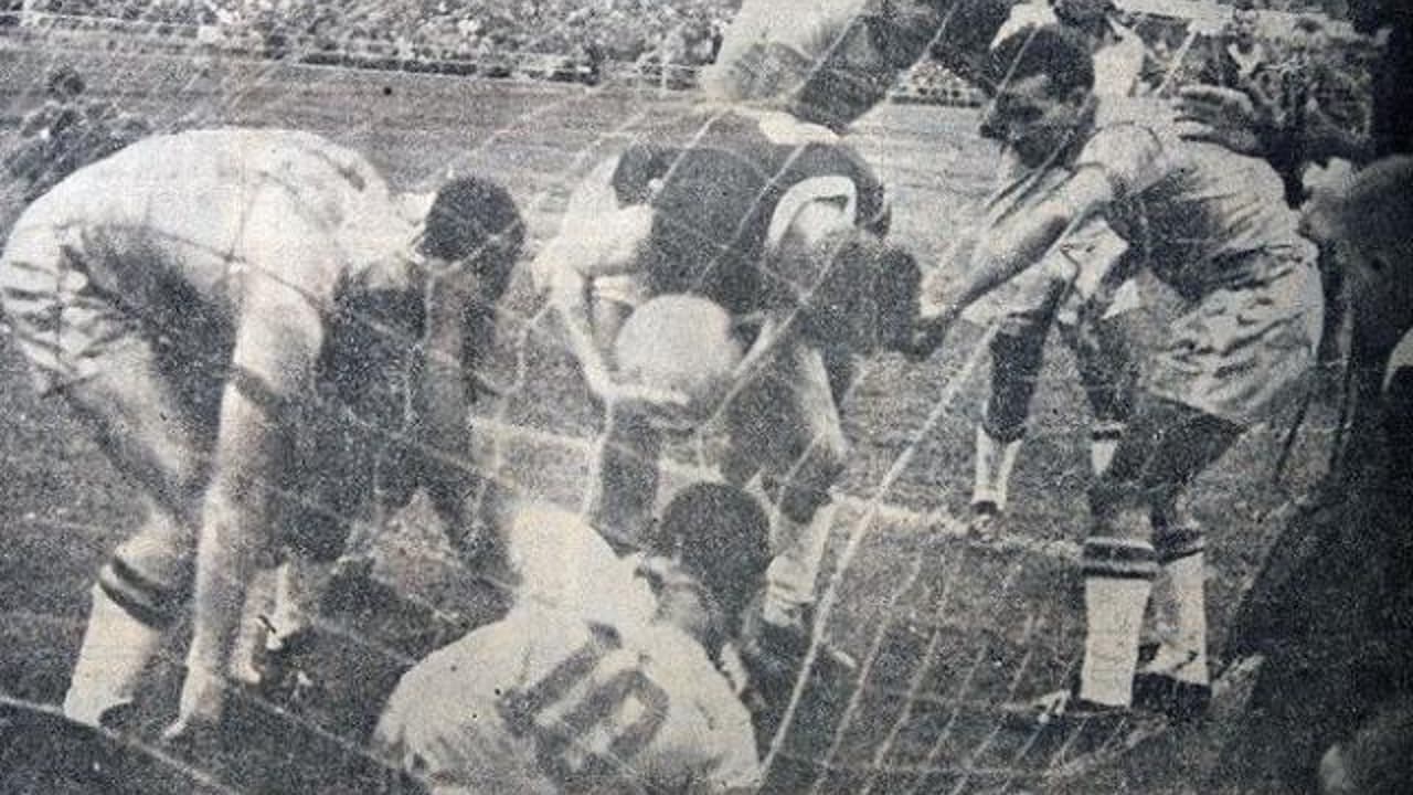 Até hoje o mais novo... Primeiro gol de Pelé em Copas completa 60 anos ...