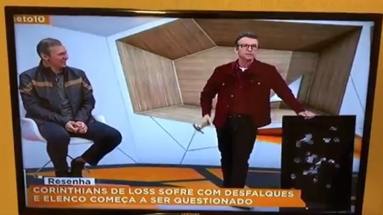 Após derrota do Corinthians, Neto quebra uma TV ao vivo. Assista - Lance!