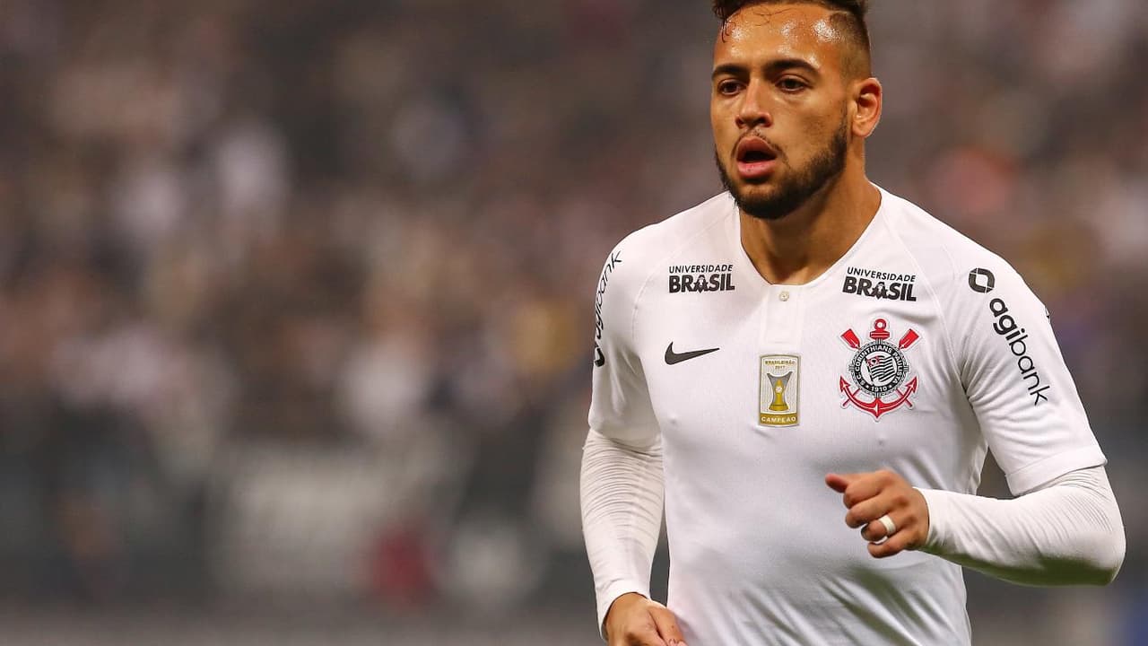 Após ser 'furado' pelo Shakhtar, Corinthians anuncia retorno do meia Maycon Após ser 'furado' pelo Shakhtar, Corinthians anuncia retorno do meia Maycon
