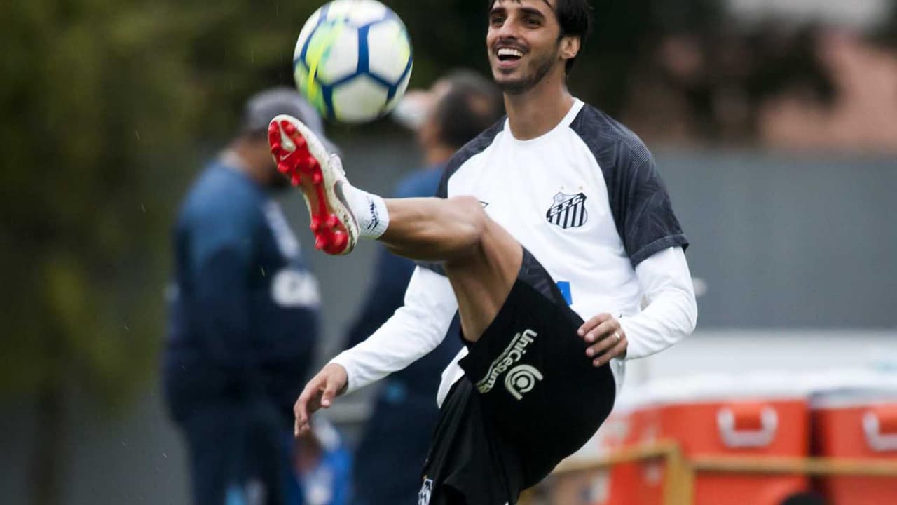 Bryan Ruiz vai bem, ganha elogios e projeta crescer no Peixe na reta ...