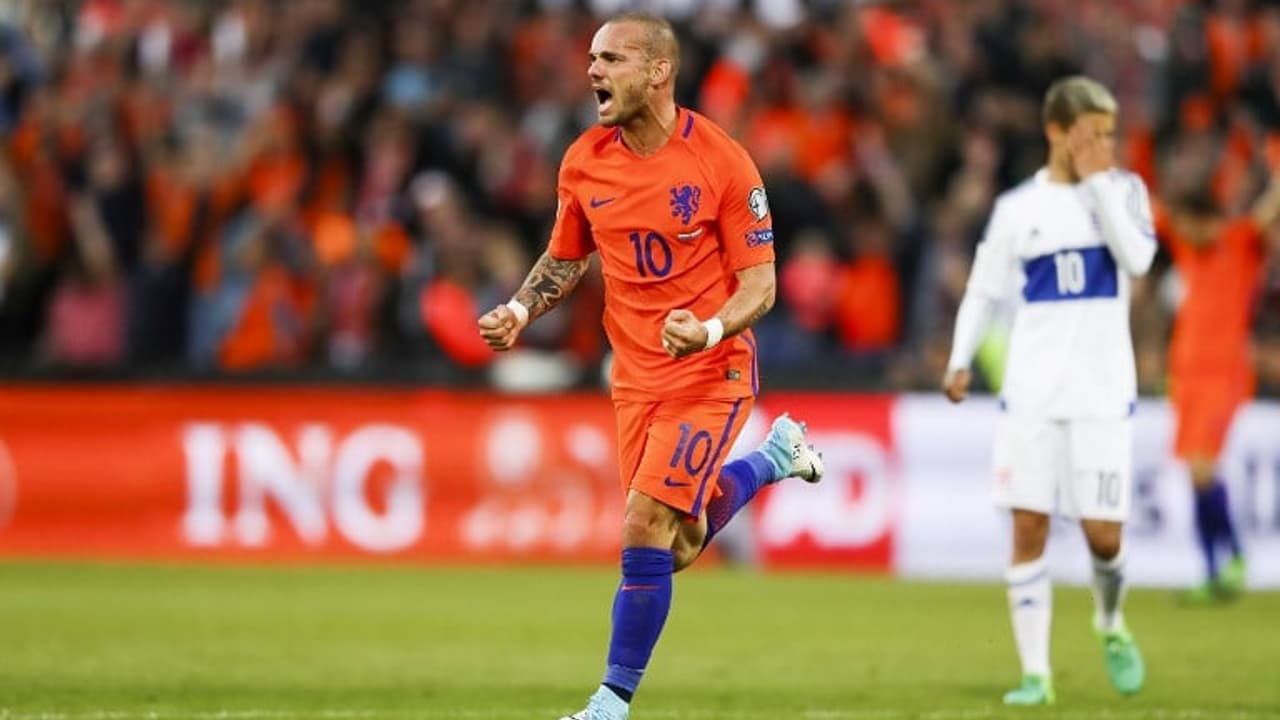 Carrasco da Seleção em 2010, Wesley Sneijder anuncia aposentadoria