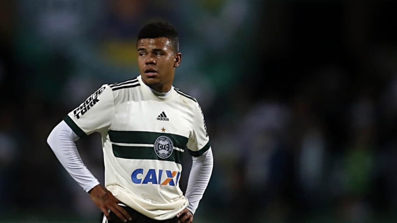 Coritiba rescinde os contratos de Yan Sasse e Wellissol - Lance!