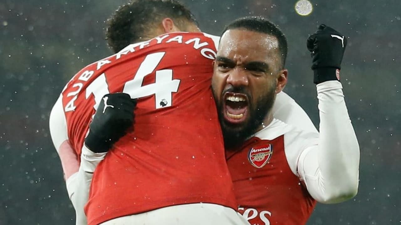 Com homenagens a Sala, Arsenal derrota o Cardiff pelo Inglês