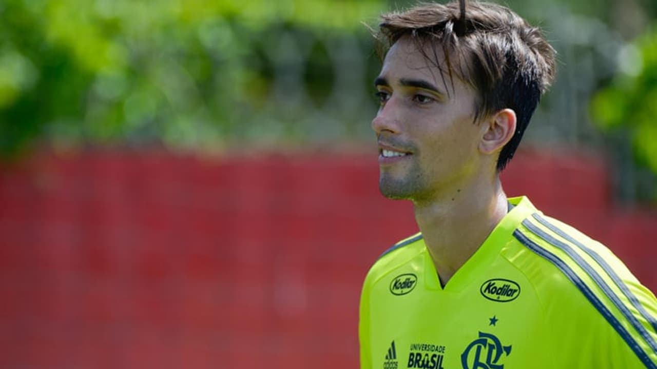 Após 12 anos de Flamengo, goleiro César defenderá clube de Portugal ...