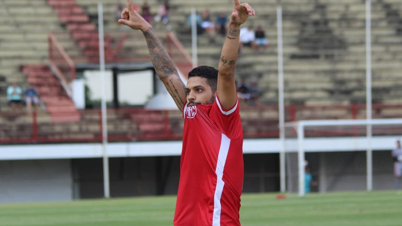 Raphael Carioca celebra fim do jejum de gols em vitória diante do ...