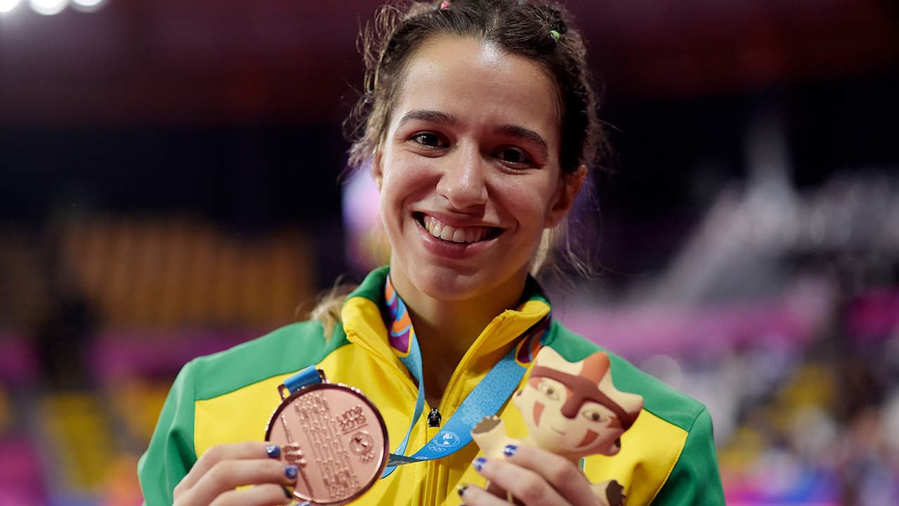 Giulia Penalber vence nicaraguense e é bronze na luta livre do wrestling