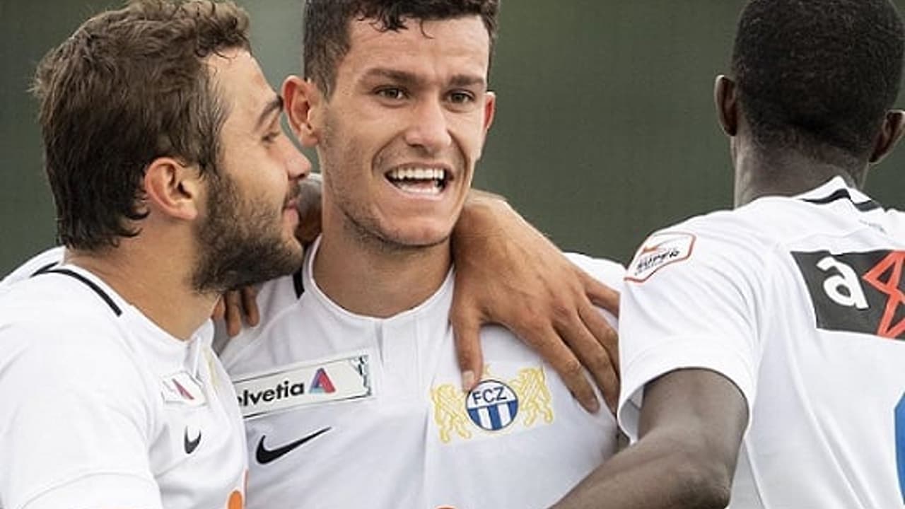 Nathan, ex-Palmeiras, marca seu primeiro gol pelo Zurich, na Suíça
