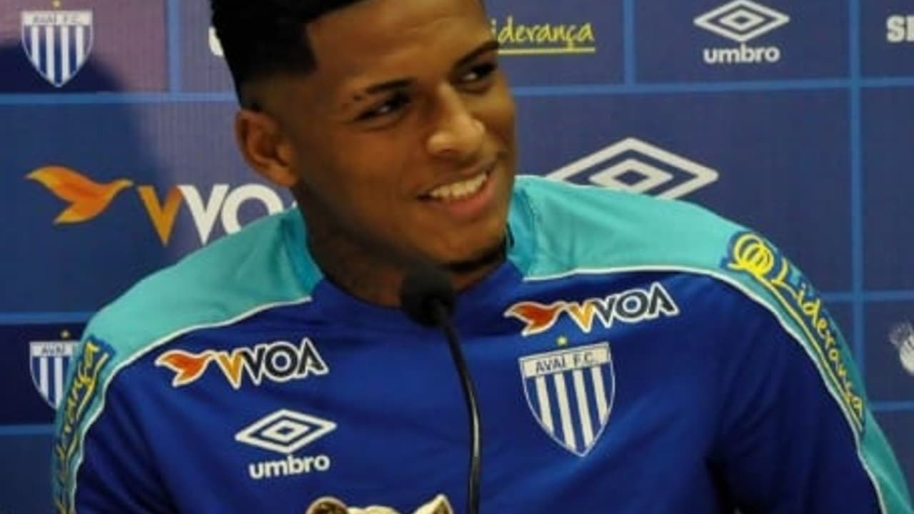 Fã de Adriano Imperador, Jonathan quer tirar o Avaí do Z4 - Lance!