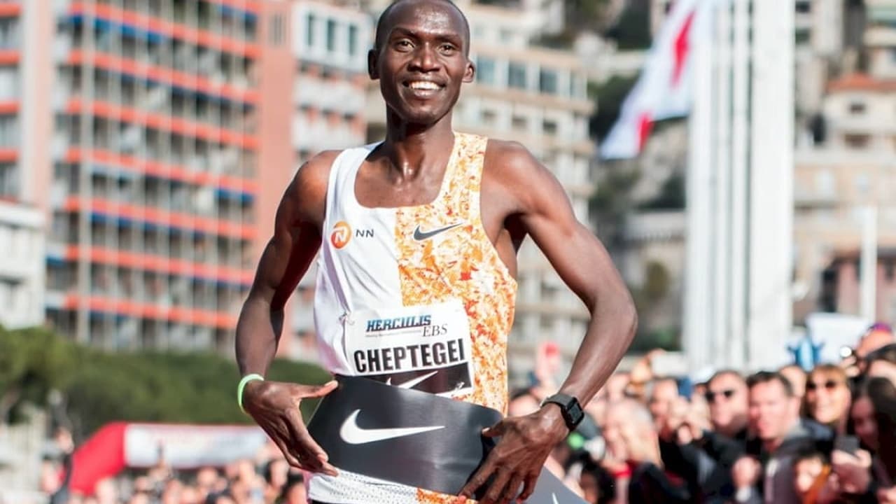 Joshua Cheptegei faz 12m51s nos 5km e bate recorde mundial