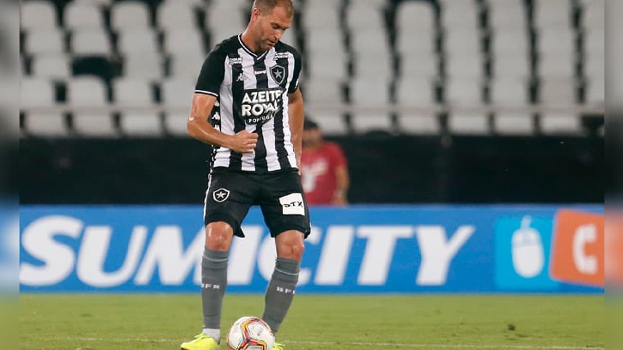 Carli revela que já treinou com o grupo e fala sobre volta ao Botafogo ...