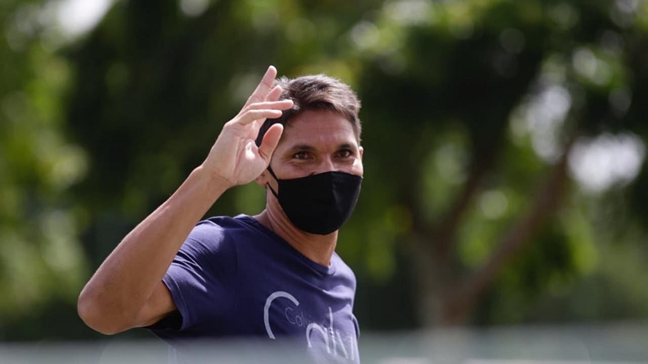 Estava sorrindo ou não? Durval visita Sport, que tira onda com ídolo da ...