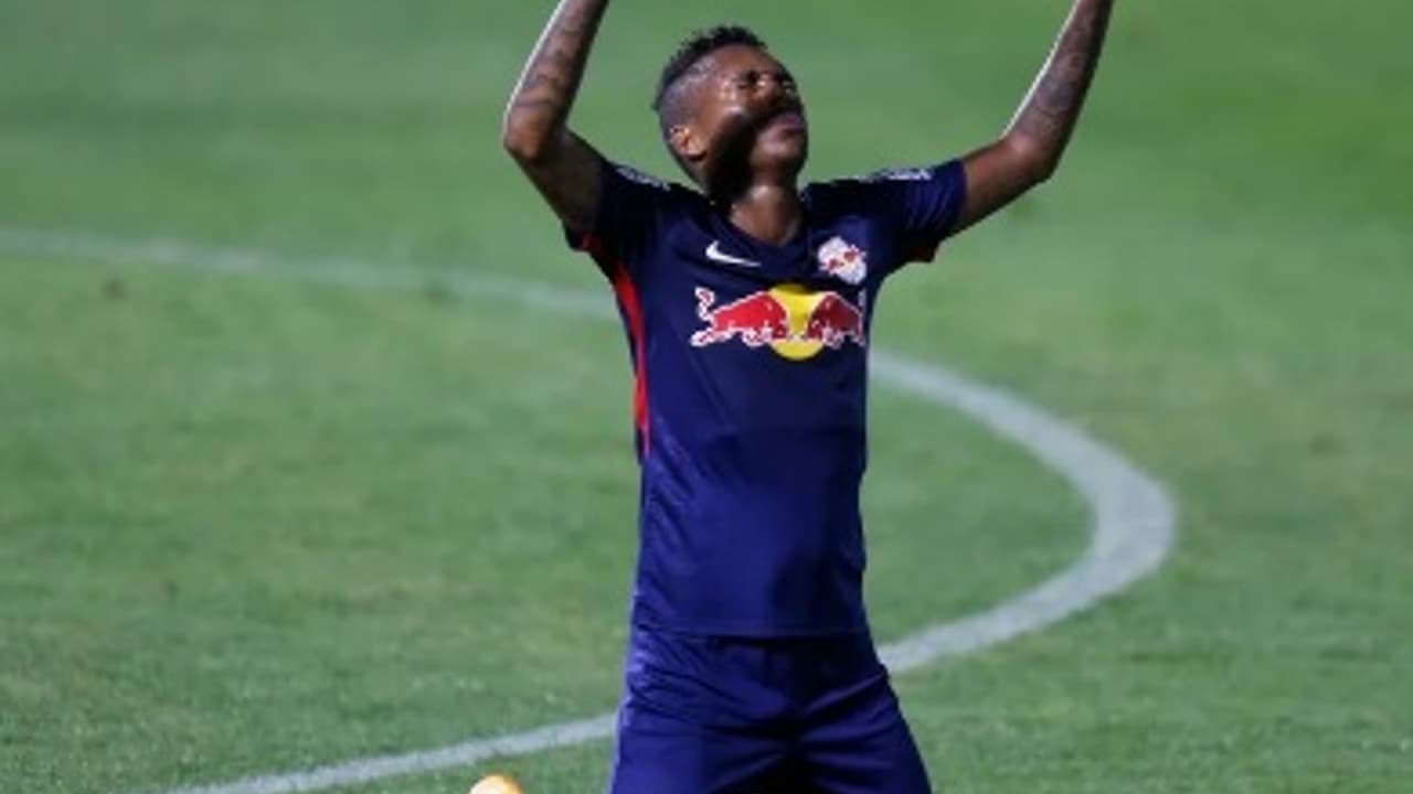 Luis Phelipe comemora reestreia no Bragantino com gol - Lance!