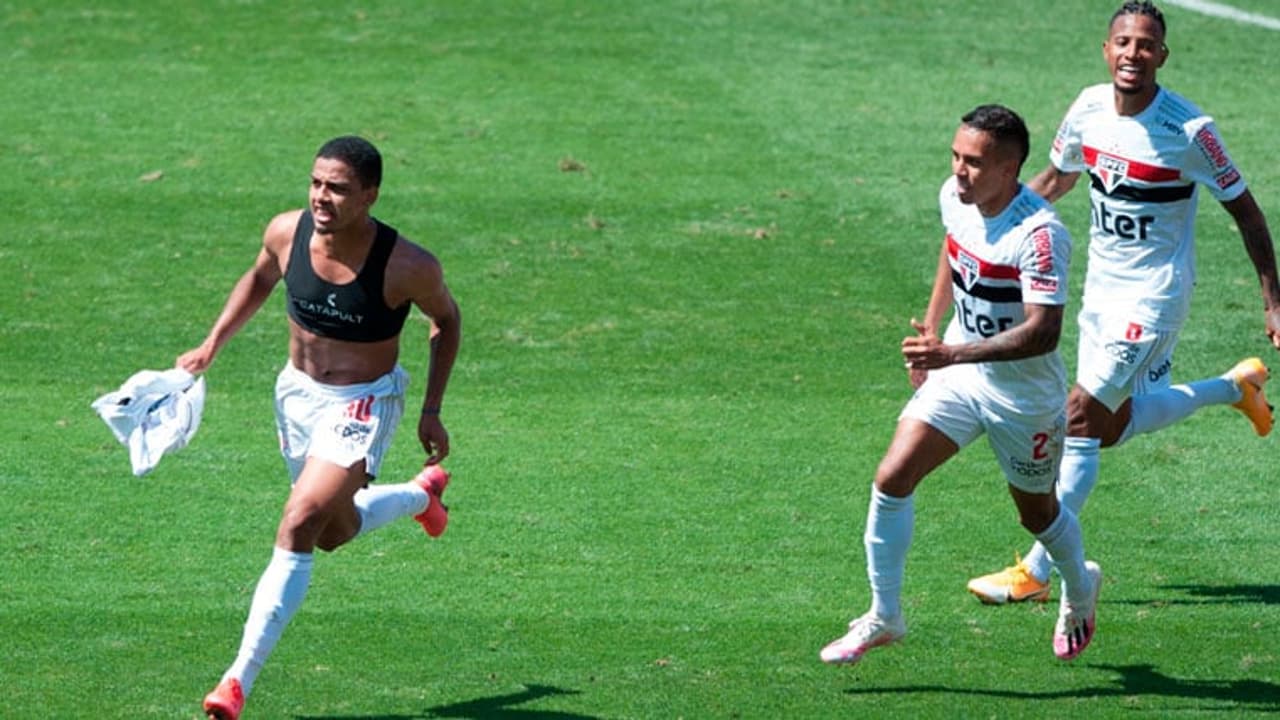 Garotos de Cotia decidem no fim e São Paulo vence o Corinthians - Lance!