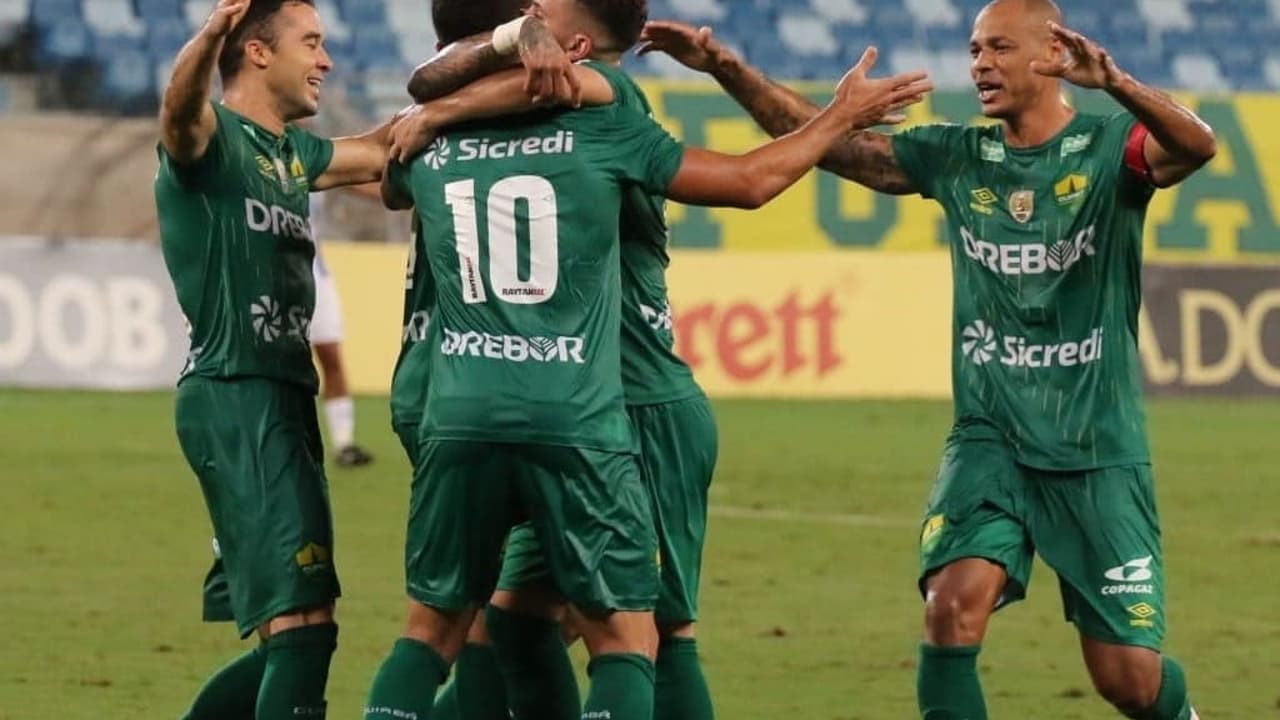Cuiabá faz gol no último minuto e vence o Avaí na Série B - Lance!
