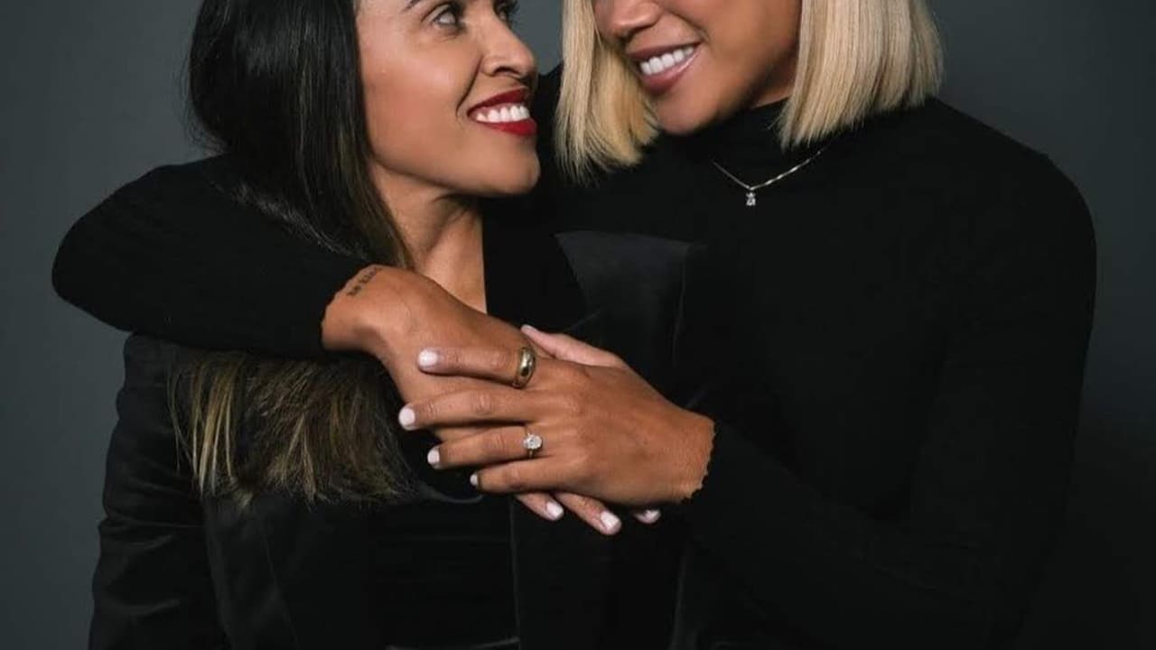 Marta anuncia que irá casar com Toni Deion, sua companheira - Lance!