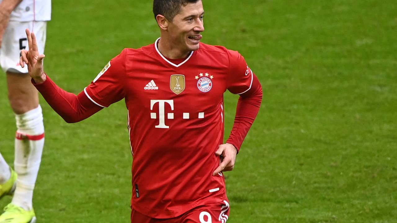 Lewandowski é eleito o melhor jogador da temporada 2020/2021 no futebol ...