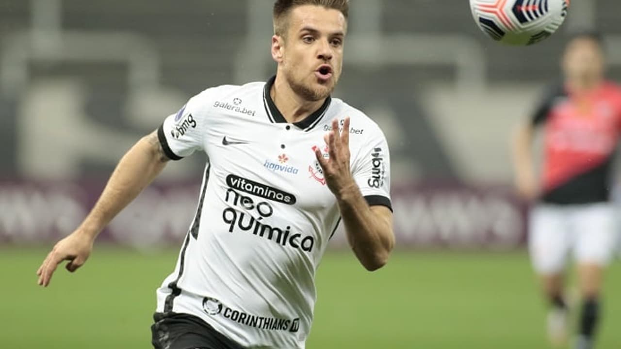 Corinthians oficializa empréstimo de Ramiro ao mundo árabe