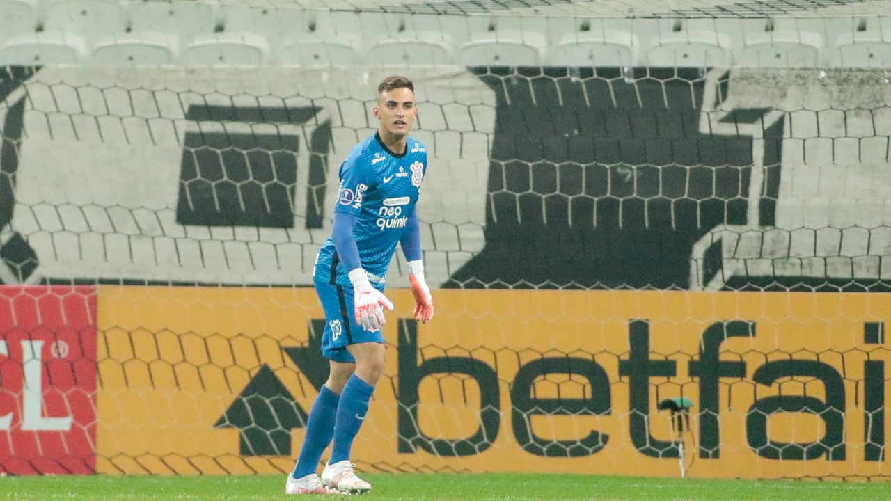 Donelli comemora estreia internacional no Corinthians: 'Muito feliz'
