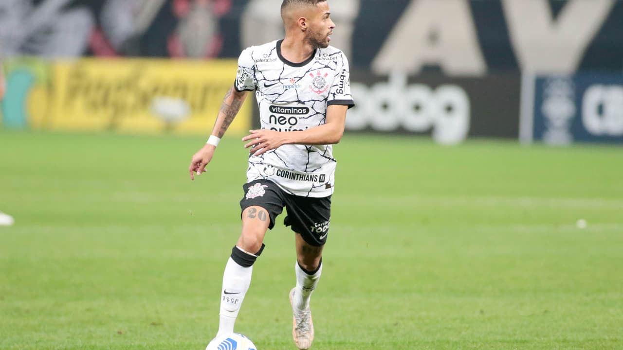 Vitinho comemora primeira chance como titular com Sylvinho no ...