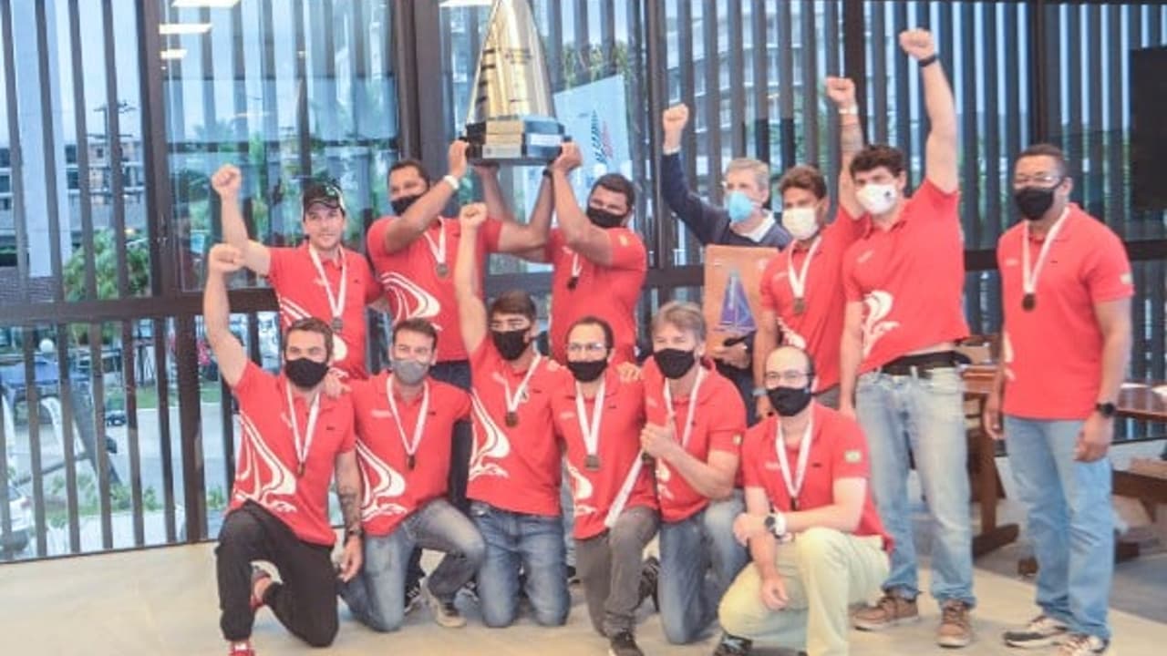 Barco de Santos (SP), mais moderno do Brasil, e veleiro Tetra Mundial ...