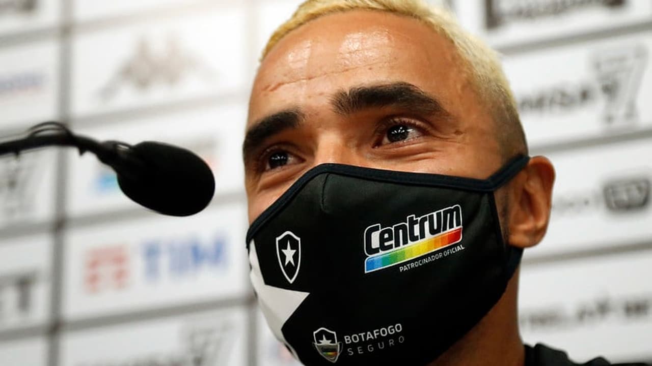 Choro, apresentação e trabalho: o primeiro dia de Rafael como jogador ...