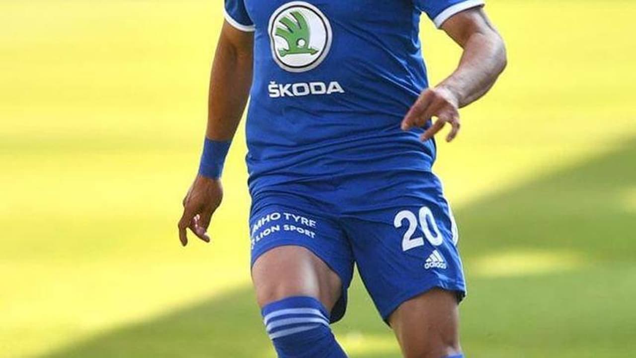 Eleito melhor jogador do mês na República Tcheca, Ewerton celebra ...