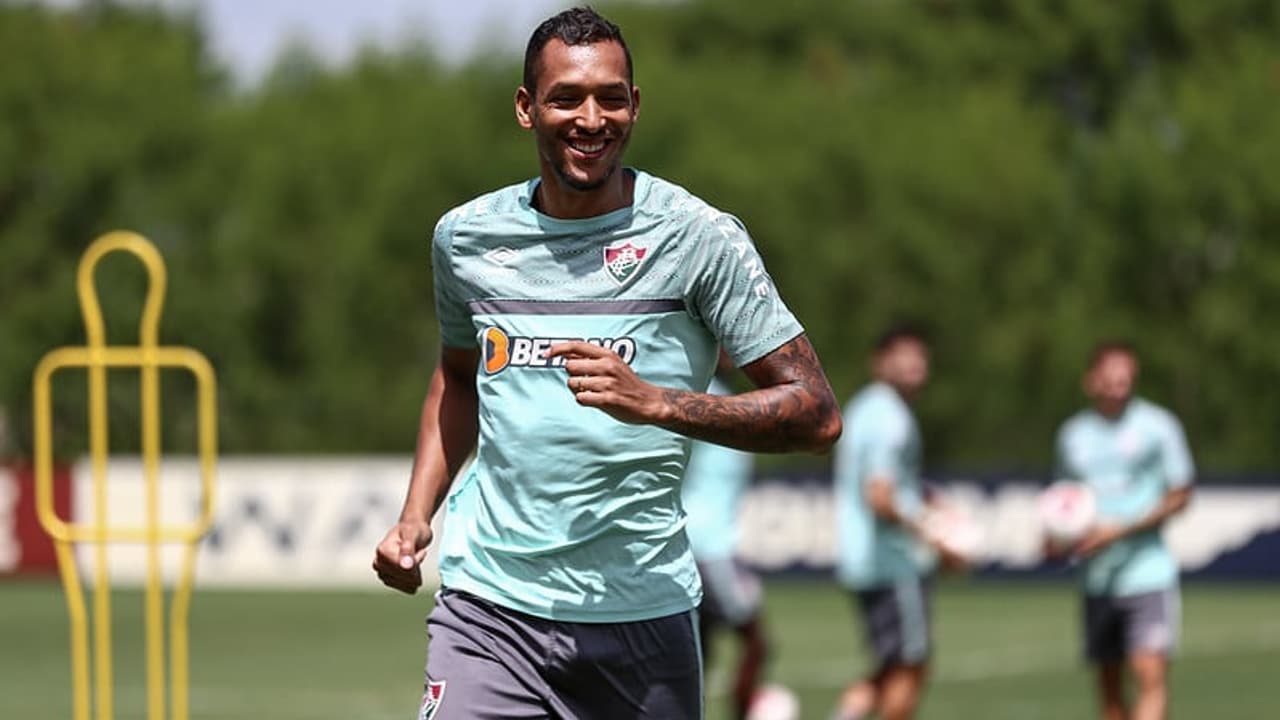 David Duarte ganha chance de apagar desconfiança no Fluminense - Lance!