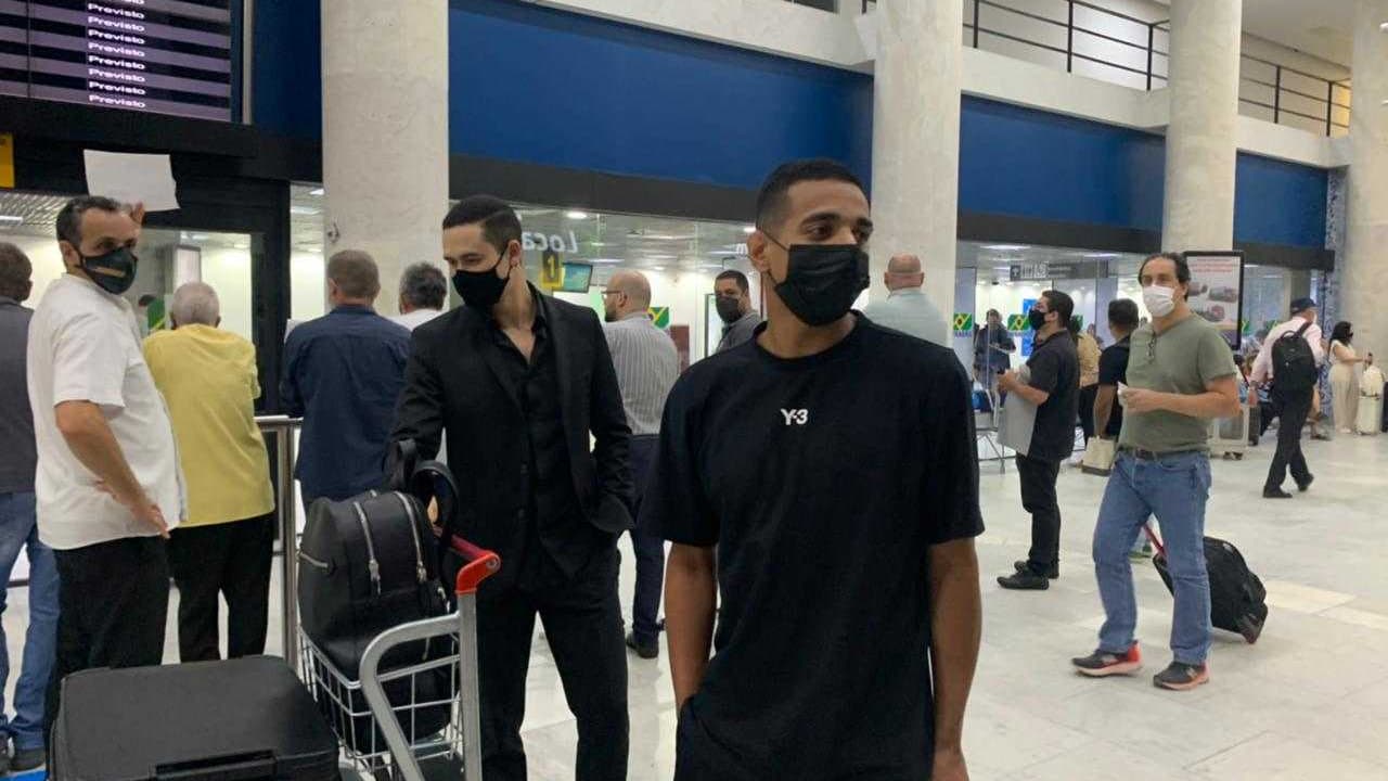 Victor Sá chega ao Rio para assinar com o Botafogo e destaca projeto ...