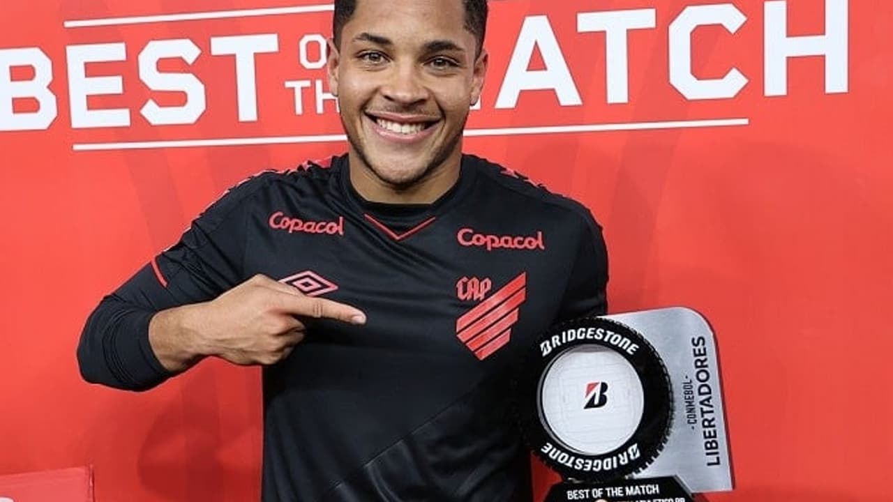 Fenomenal: Vitor Roque chega à final da Libertadores com 17 anos como ...
