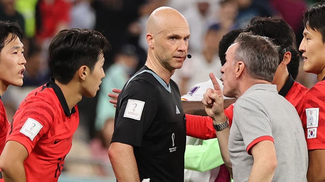 Paulo Bento se torna o primeiro treinador a levar cartão vermelho na ...