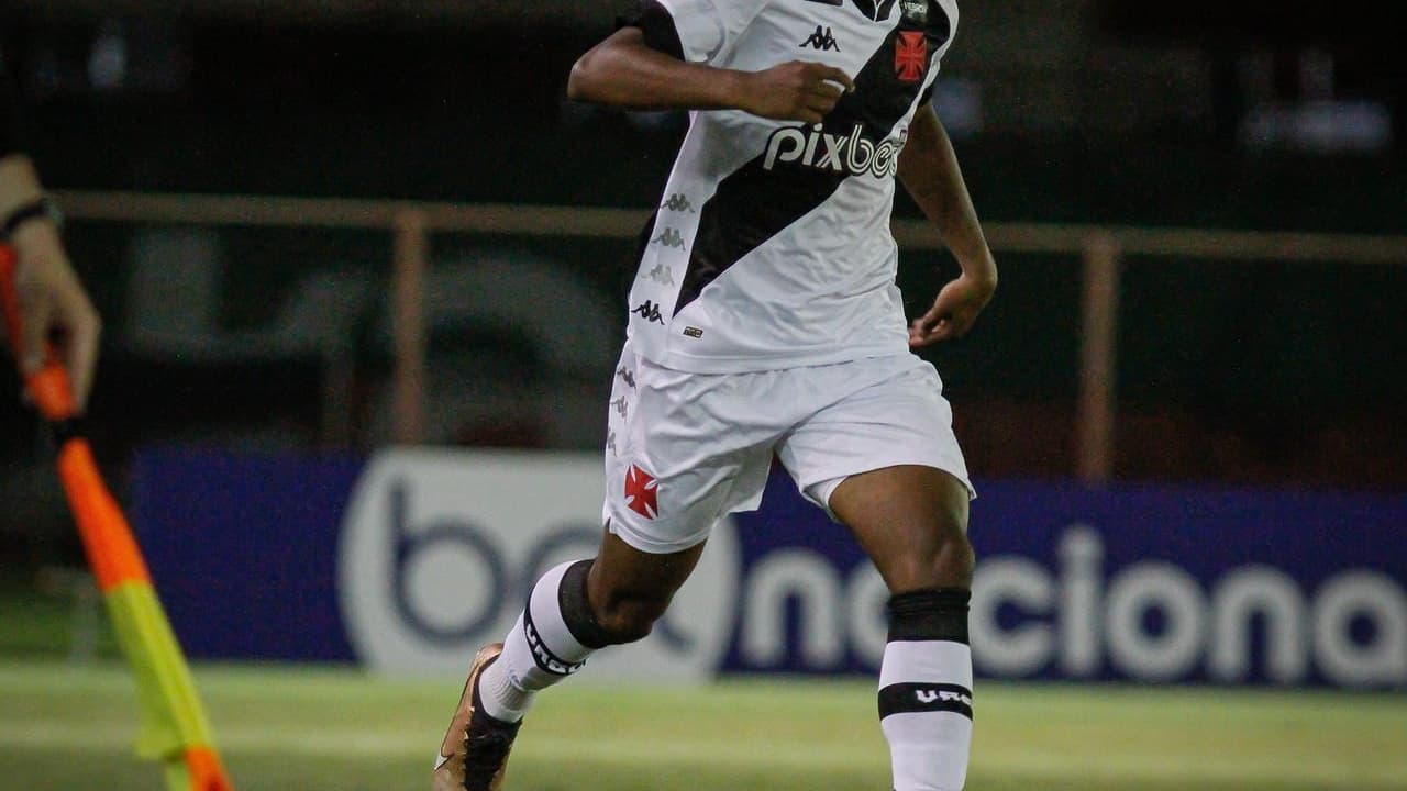 Rayan celebra estreia e marca histórica alcançada pelo Vasco - Lance!