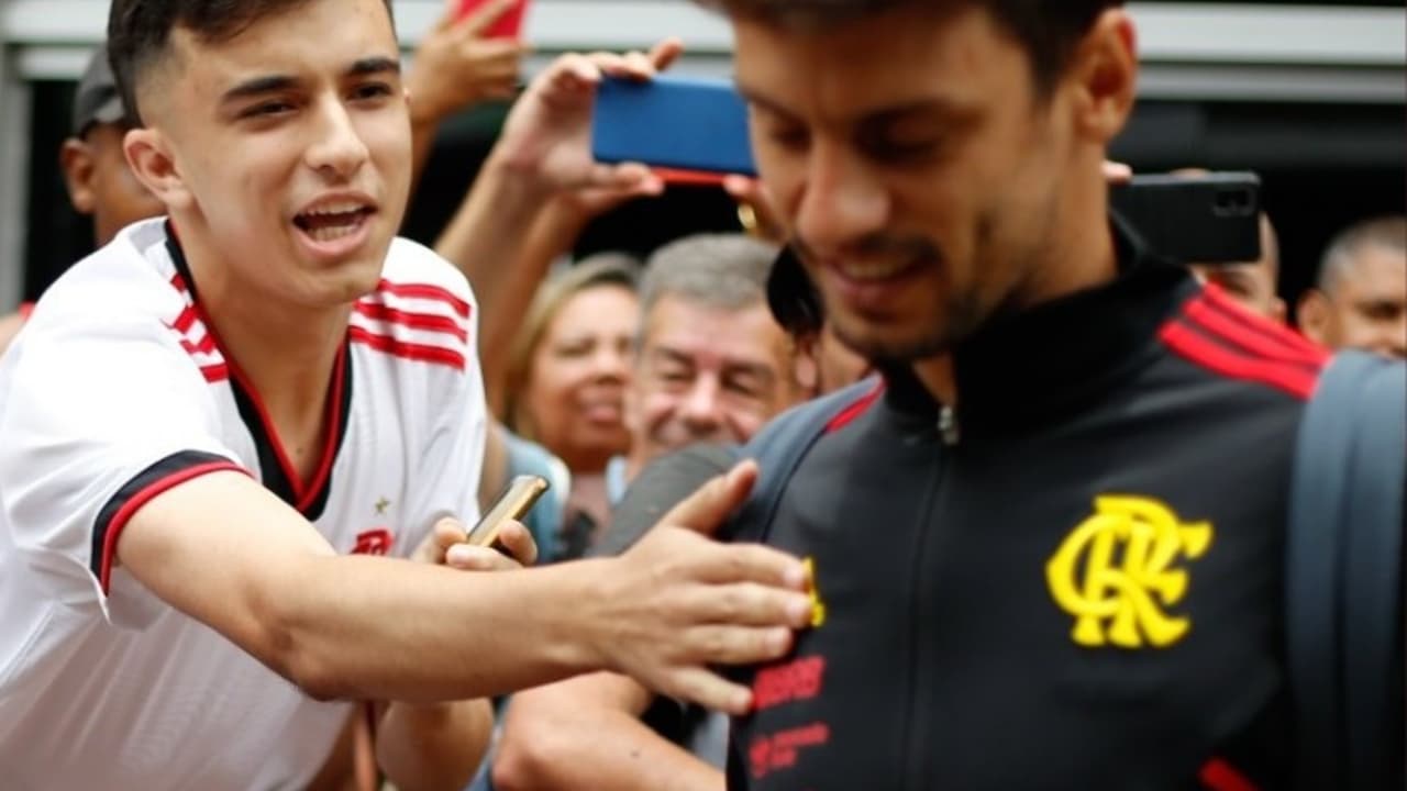 VÍDEO: Capitão do Flamengo, Rodrigo Caio é celebrado por companheiros ...