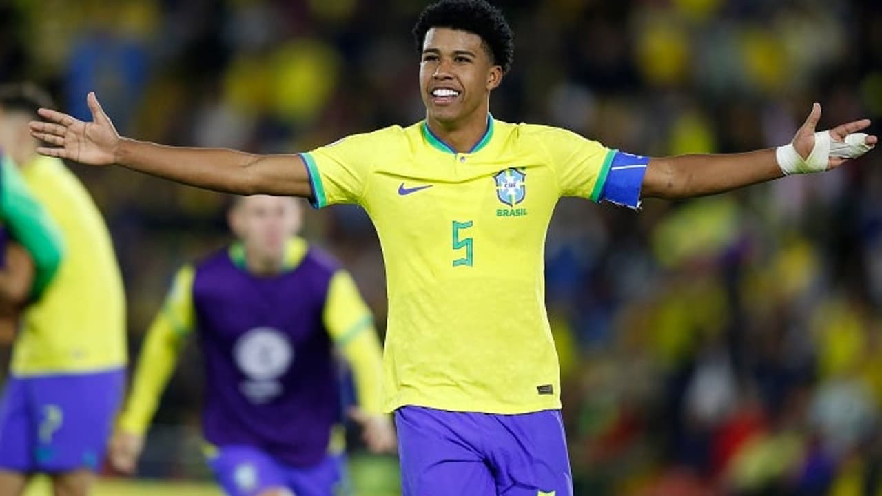Com Andrey Santos convocado, Vasco quebra longo período sem um jogador ...