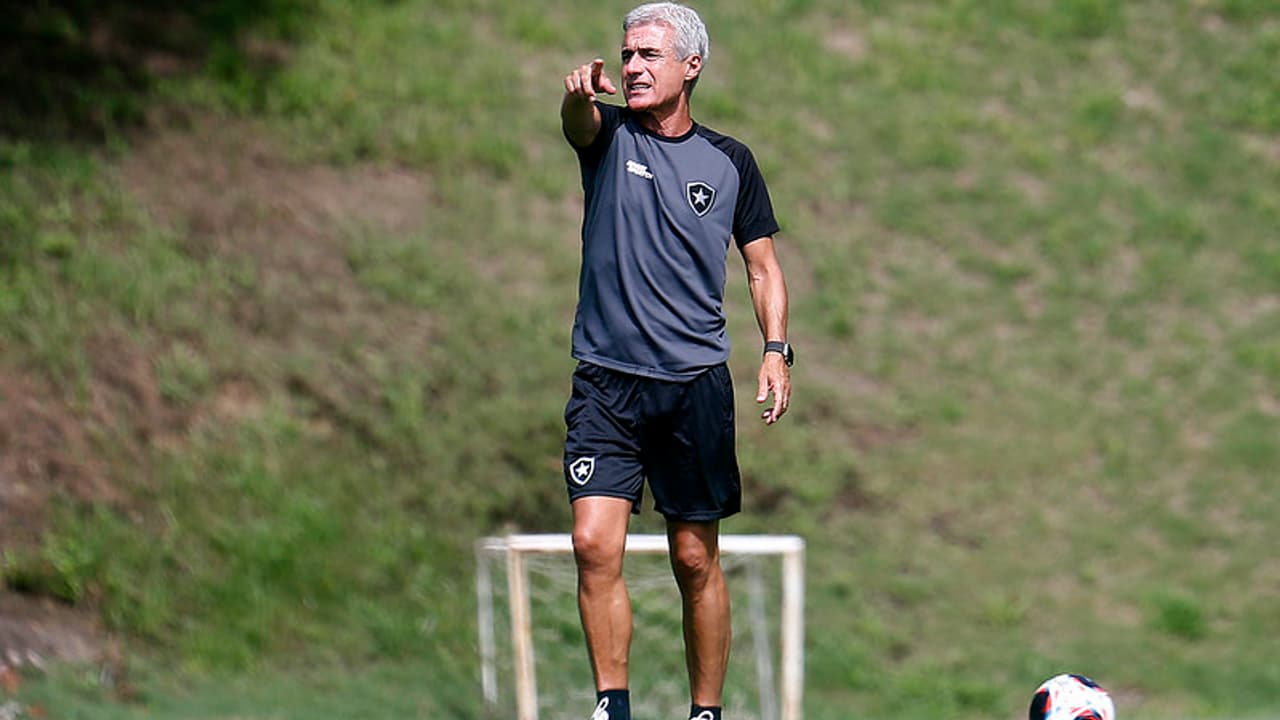 Com retornos importantes, Botafogo treina visando aos próximos ...