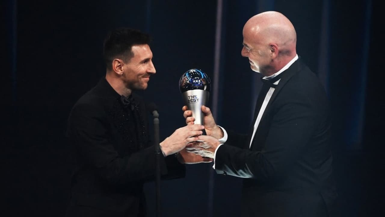 The Best: Messi desbanca Mbappé e Benzema e é eleito o melhor jogador ...