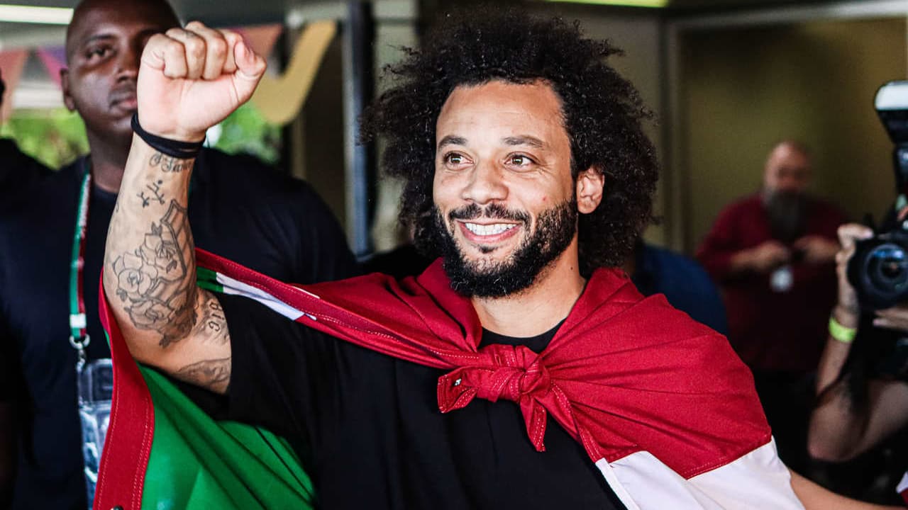 Marcelo chega ao Brasil para se apresentar ao Fluminense 17 anos após ...