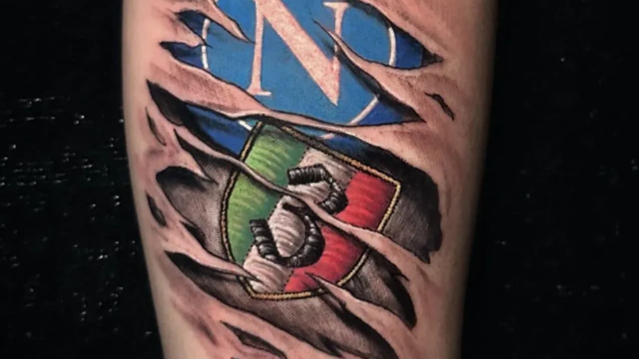Técnico do Napoli faz tatuagem em homenagem ao título italiano - Lance!