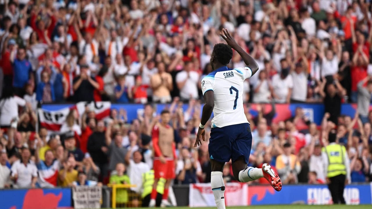 Saka dá show, e Inglaterra vence Macedônia do Norte pelas Eliminatórias ...