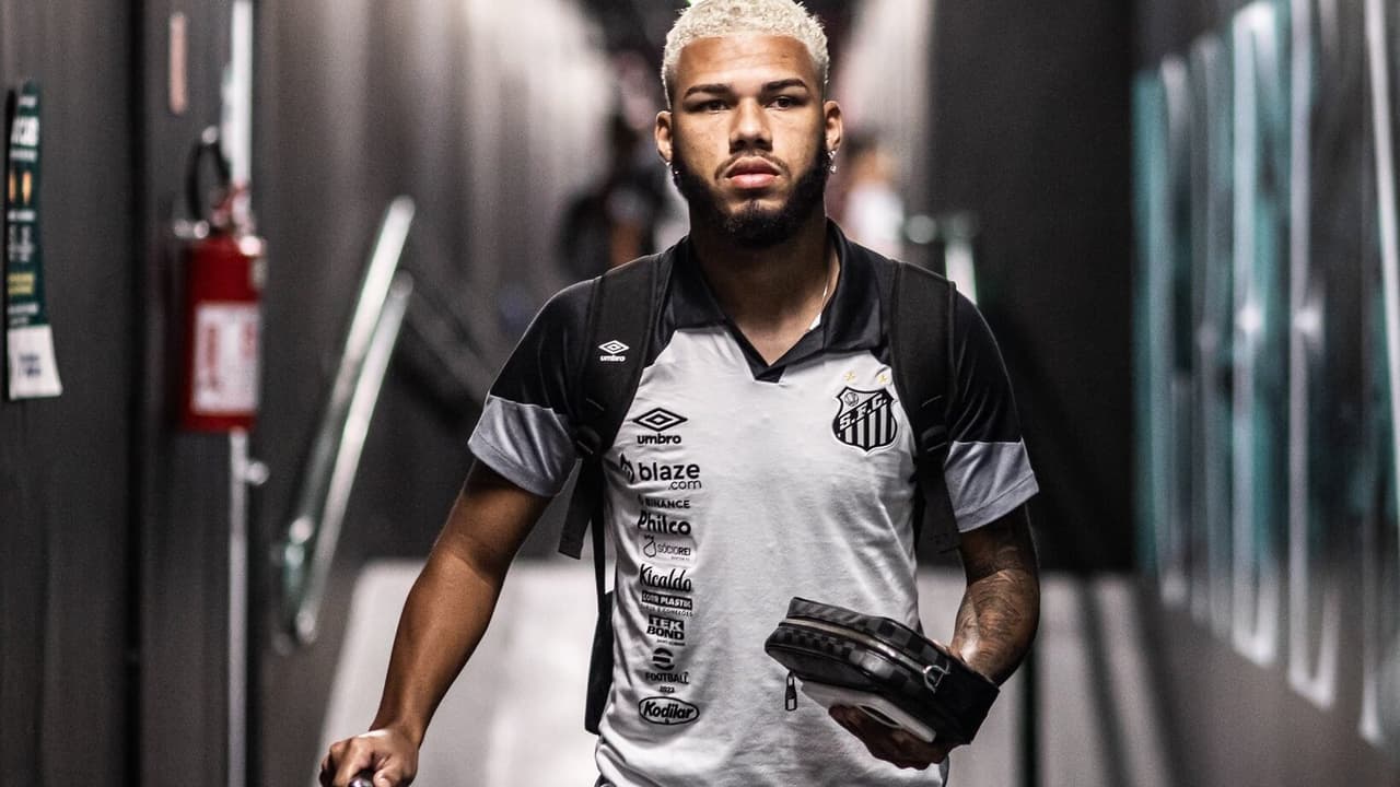 Como o lateral Nathan lidou com afastamento do Santos - Lance!
