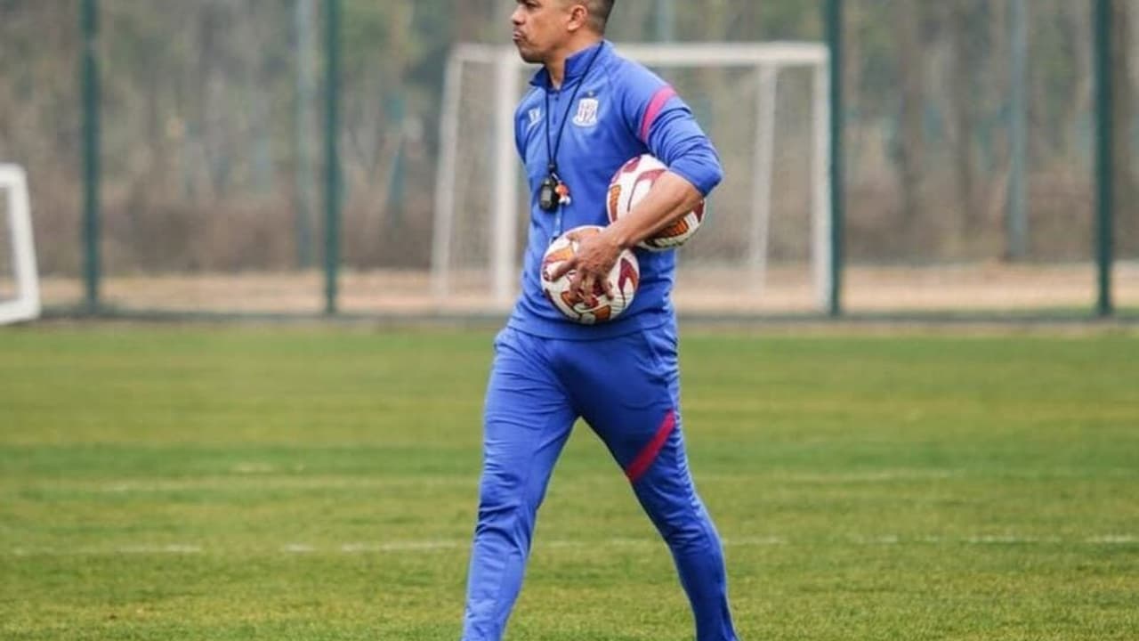 Irwing de Freitas detalha trabalho no Shanghai Shenhua na Superliga Chinesa
