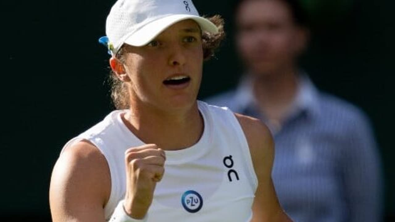 Swiatek salva match-points e vai às quartas pela primeira vez em Wimbledon
