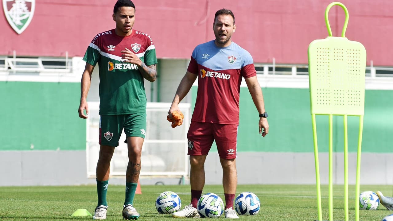 Alexsander volta a treinar com elenco do Fluminense e fica mais próximo ...
