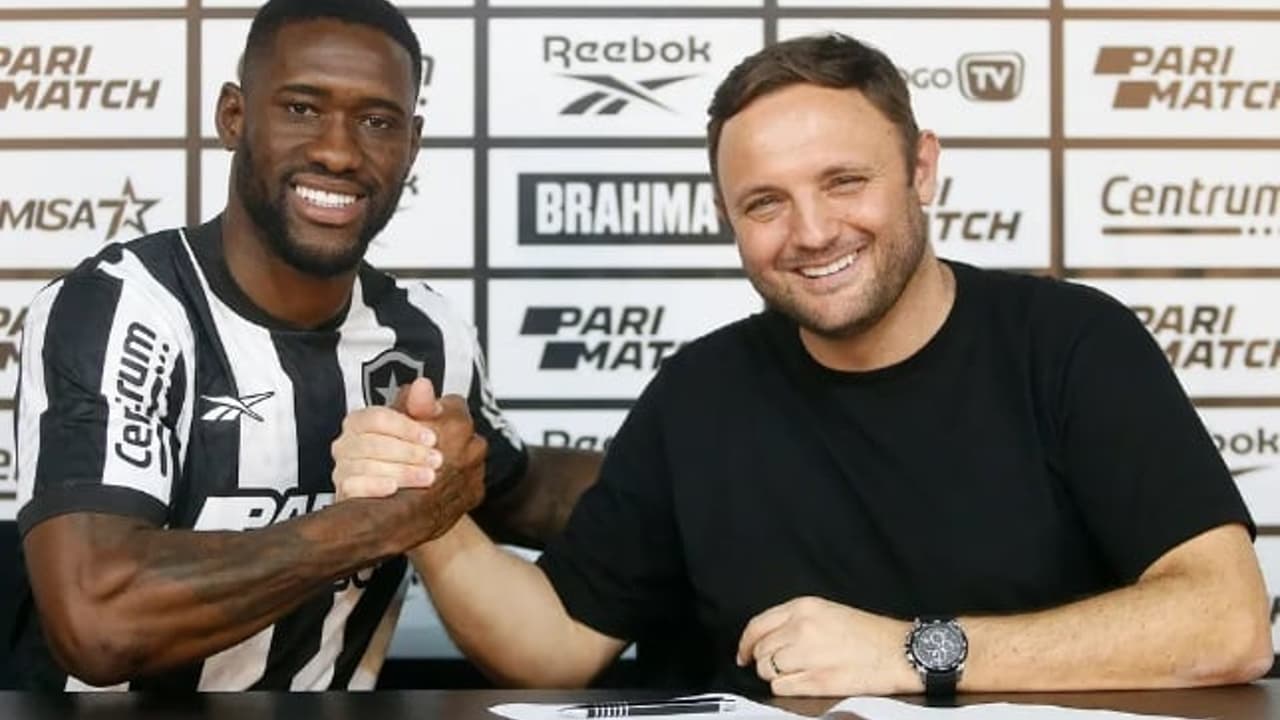 Botafogo oficializa contratação do zagueiro Bastos - Lance!