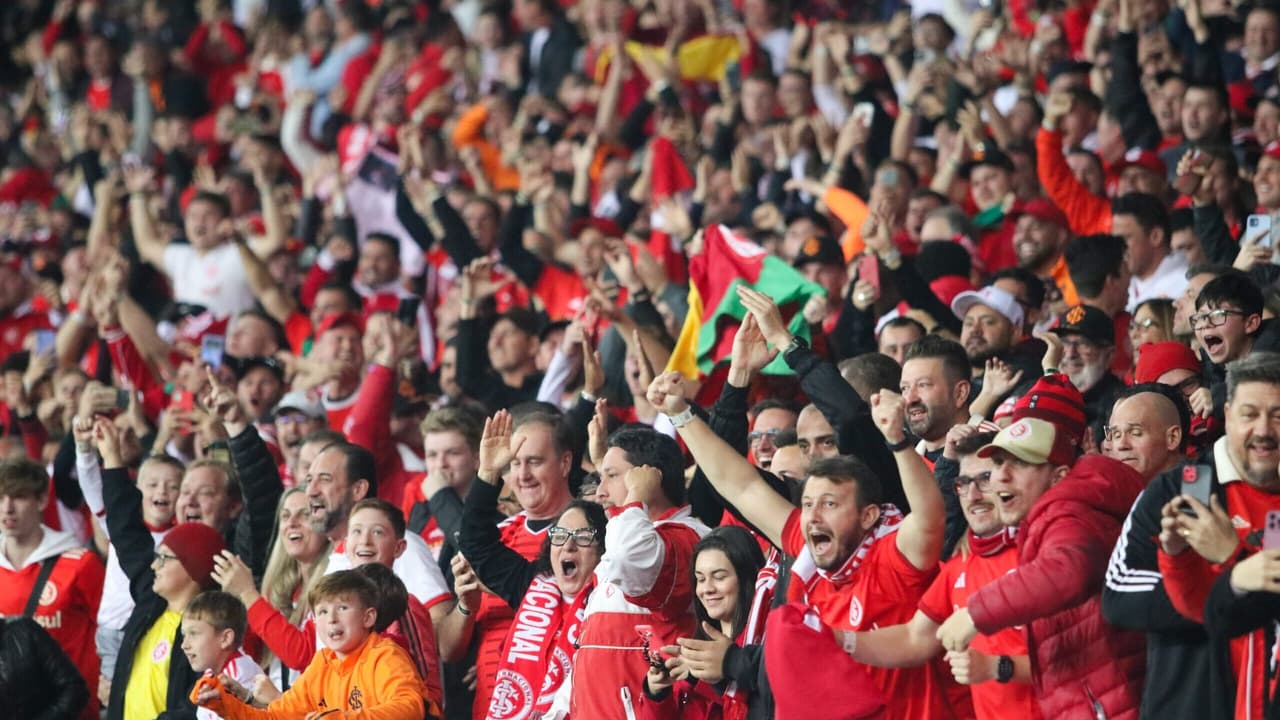 Torcida do Internacional esgota ingressos para a partida no Maracanã ...