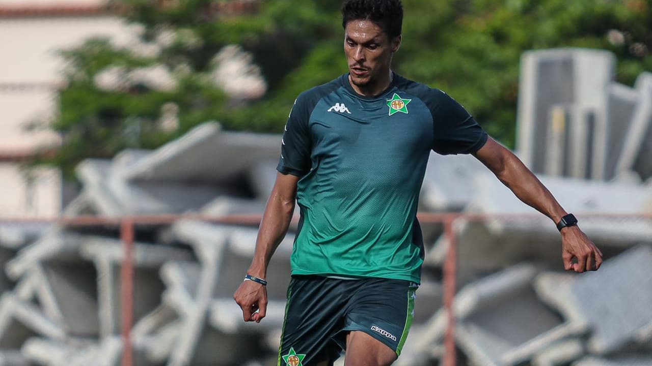 Ex-Fluminense, zagueiro Reginaldo trabalha forte e vive expectativa por ...