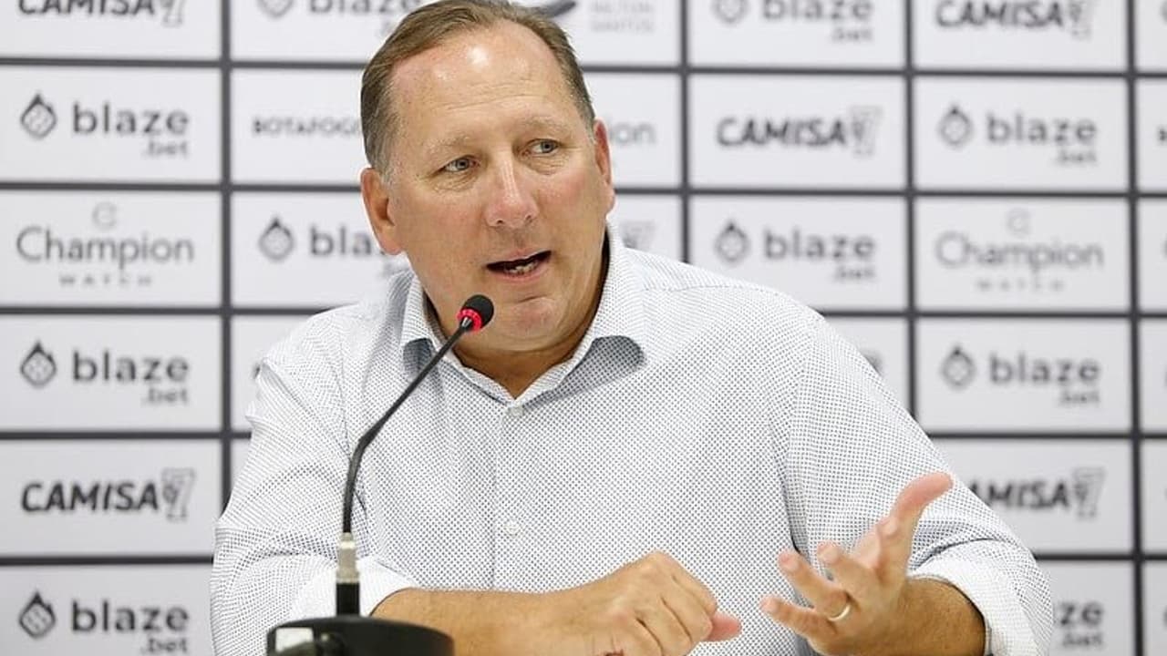 John Textor, dono do Botafogo, se revolta com arbitragem nas redes ...