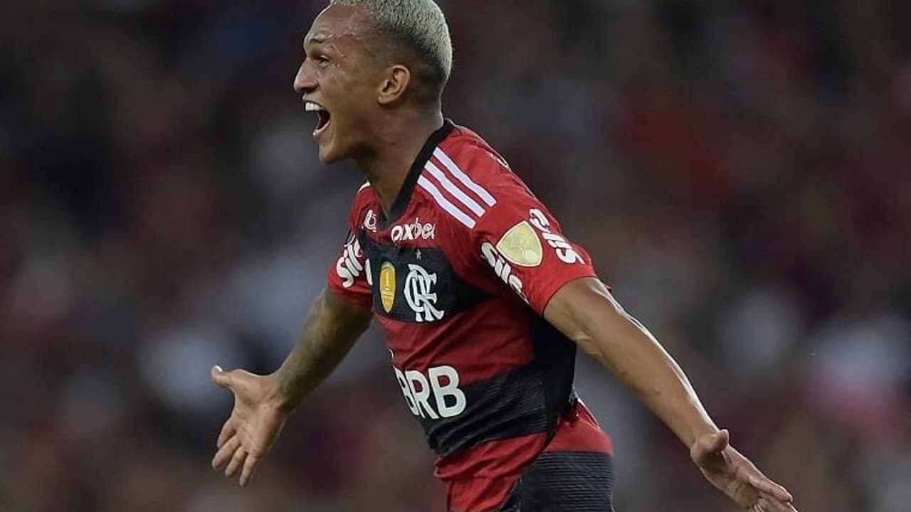 Wesley supera críticas e mostra evolução no Flamengo