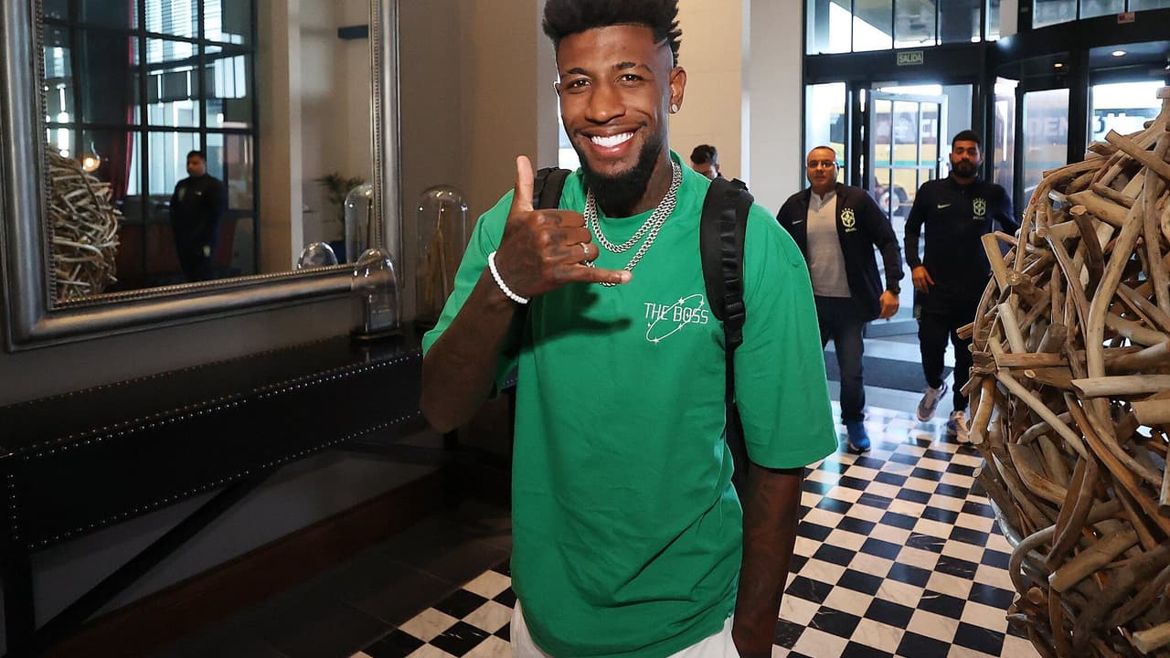 Emerson Royal chega à Seleção e inicia briga na lateral - Lance!