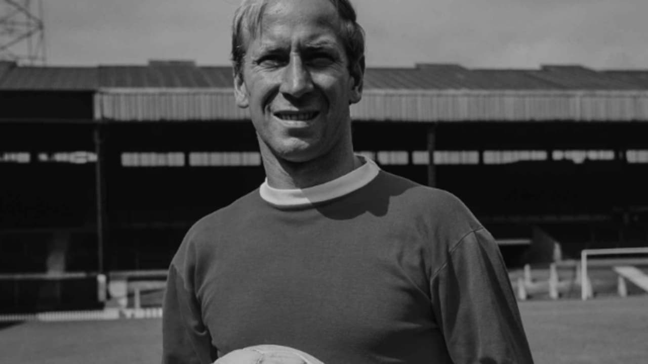 Morre Sir Bobby Charlton, lenda do futebol inglês, aos 86 anos